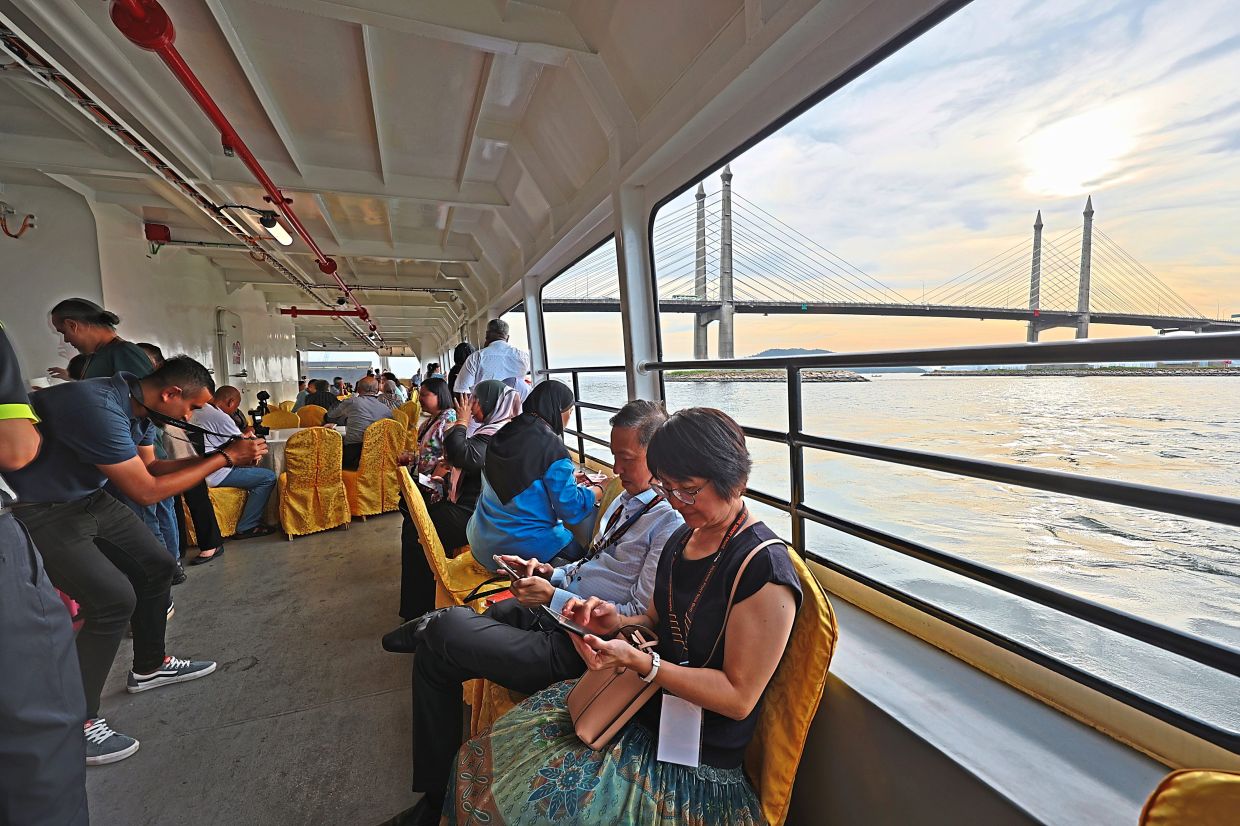 Cruise into the sunset | The Star