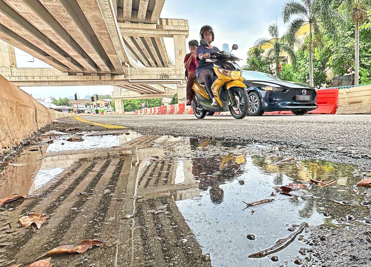 Residents dicing with danger every day in Desa Pandan, KL | The Star