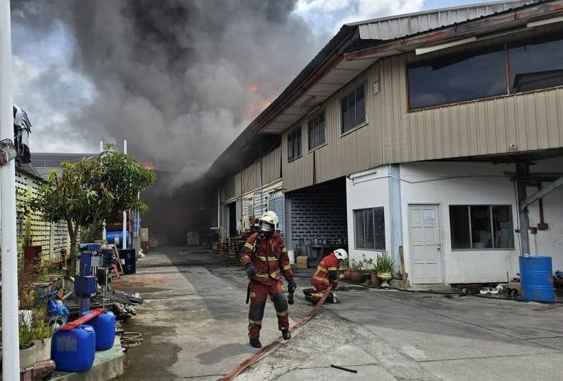 Fire guts three factories in Batu Caves | The Star