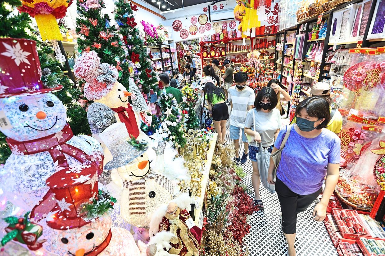Stocking up on holiday cheer | The Star