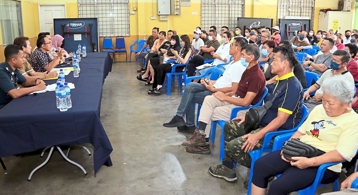 Illegal traders at Taman OUG market urged to apply for licence | The Star