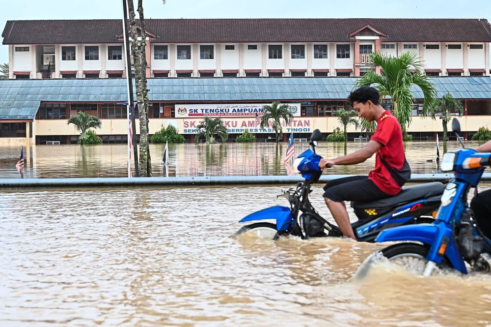 Floods: 13 rivers in six Terengganu districts exceed danger level | The ...