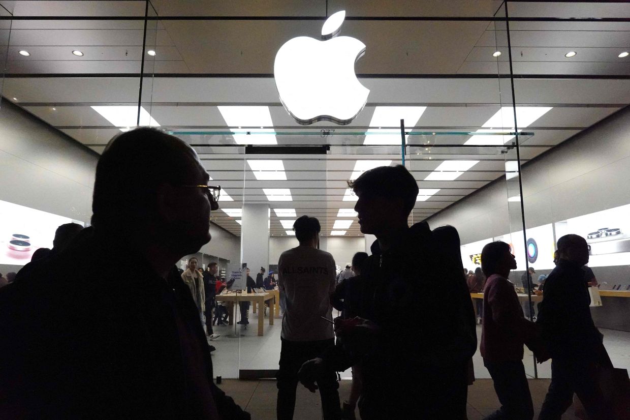 Apple’s iPhone design chief enlisted by Jony Ive, Sam Altman to work on ...