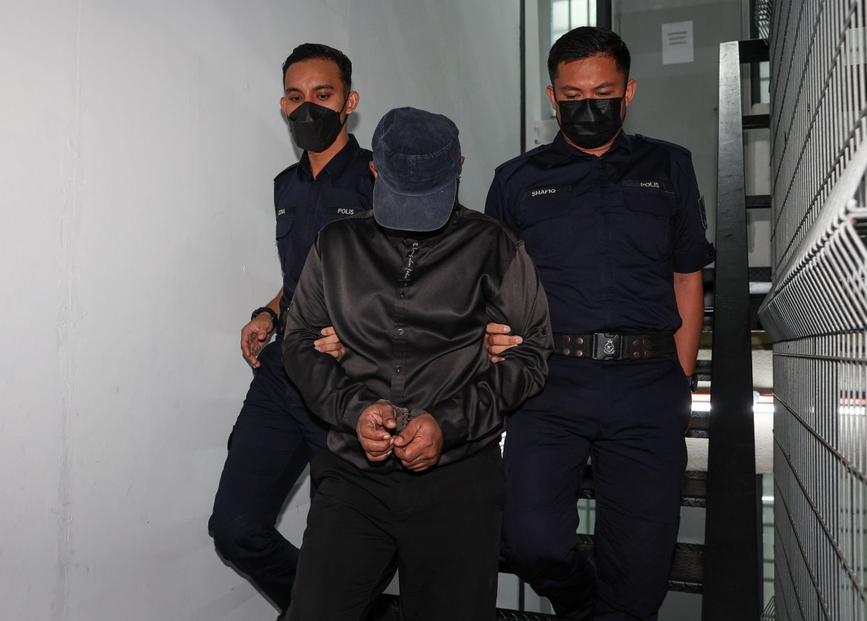 Association chairman claims trial to using unrecognised 'Datuk Seri ...