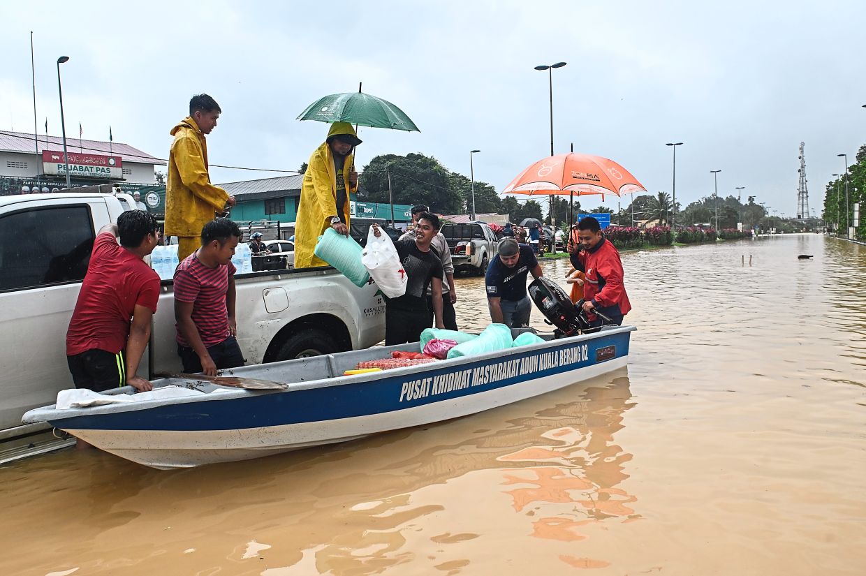 Volunteer heroes shine during floods | The Star
