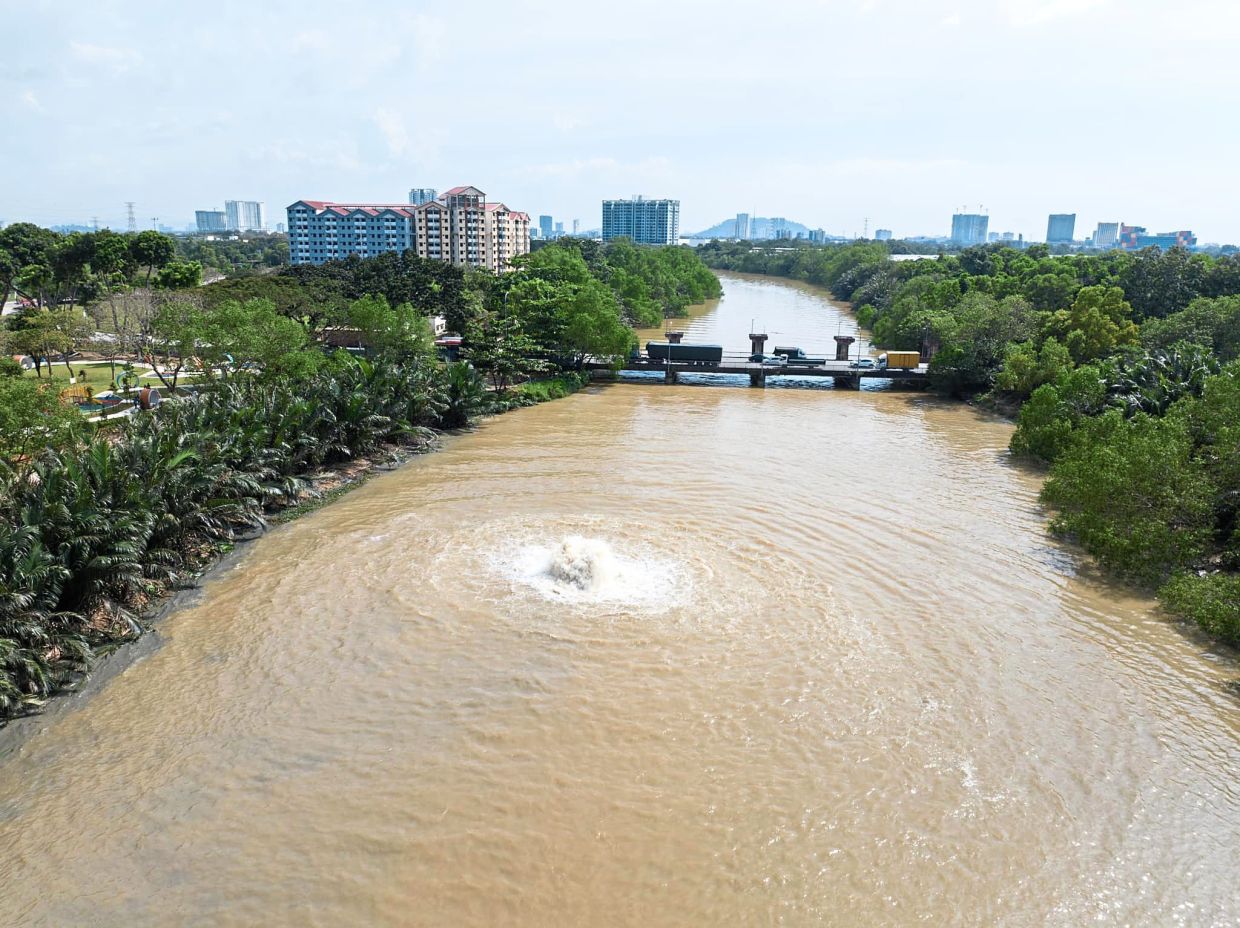 Wading in to reduce impact of water cut | The Star