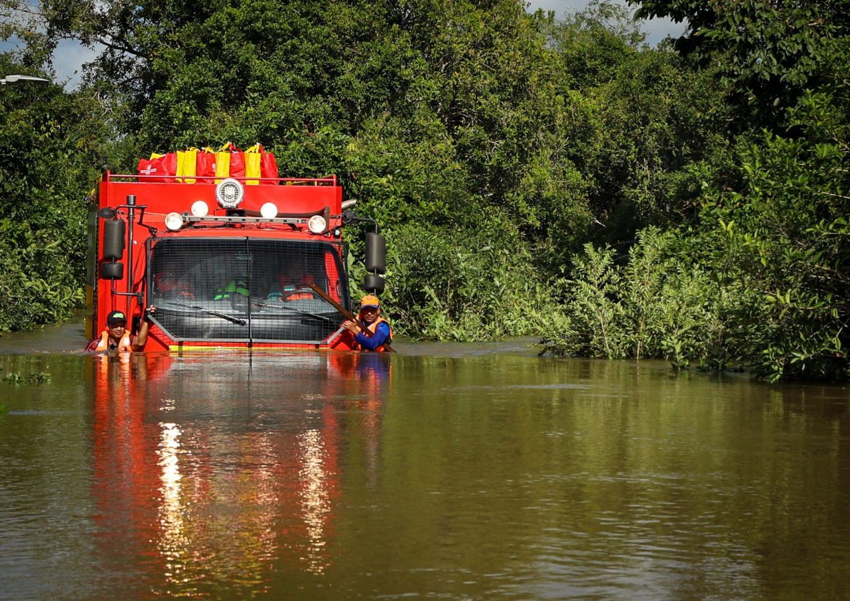 Floods: NGO deploys self-designed rescue vehicle to help victims in ...