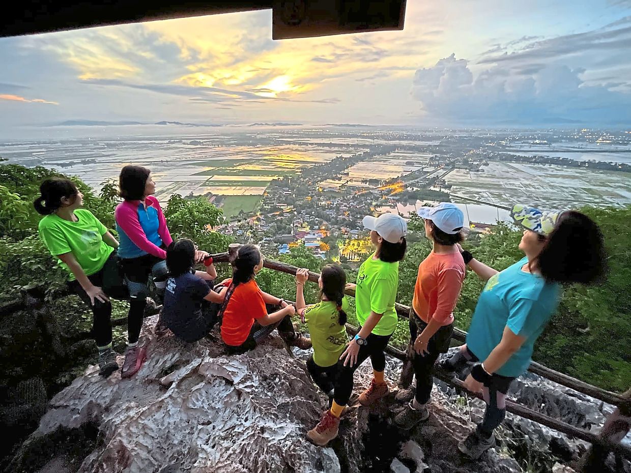Gunung Keriang in Kedah: A beautiful, lonely rock in a sea of padi ...
