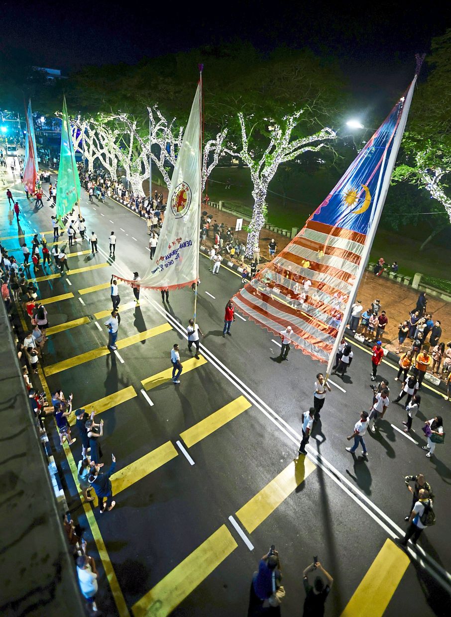 Splendour of Chingay lights up city streets | The Star