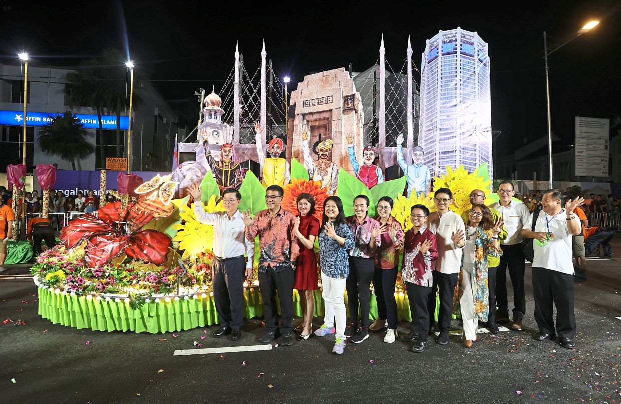 Splendour of Chingay lights up city streets | The Star