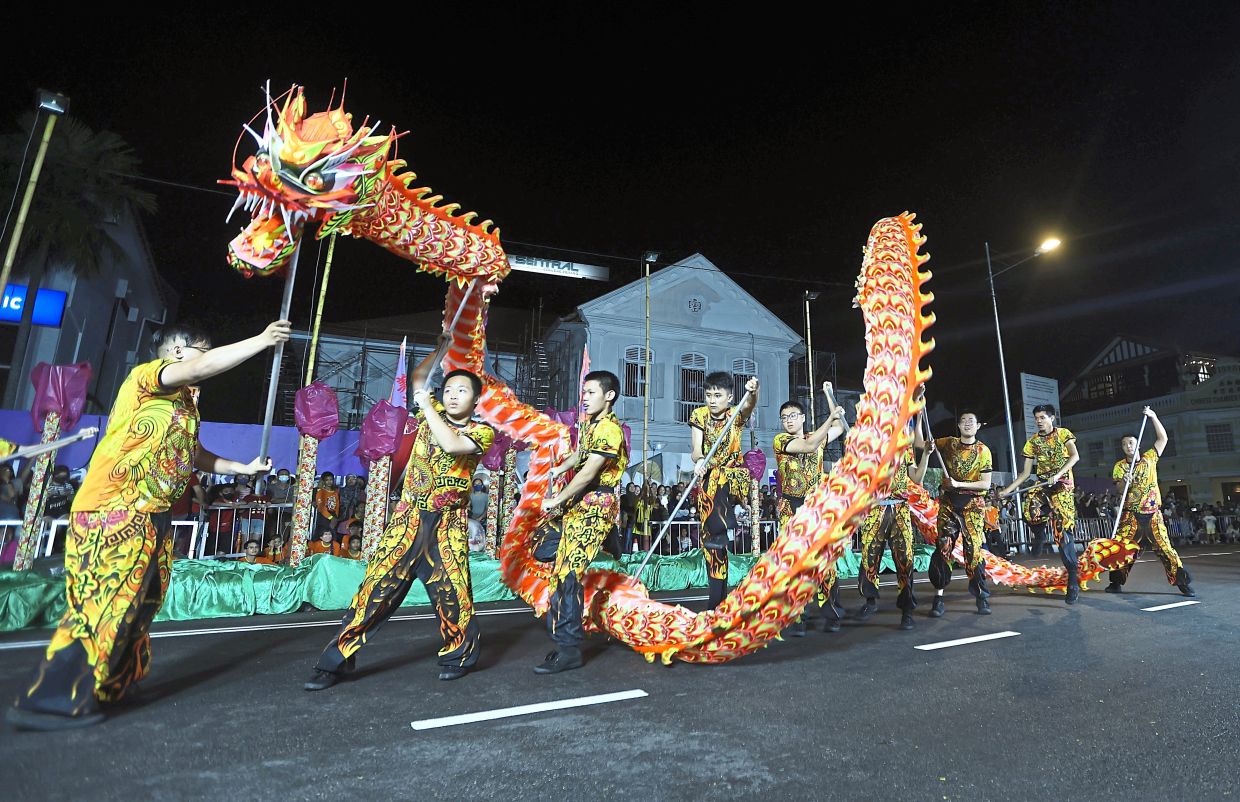 Splendour of Chingay lights up city streets | The Star