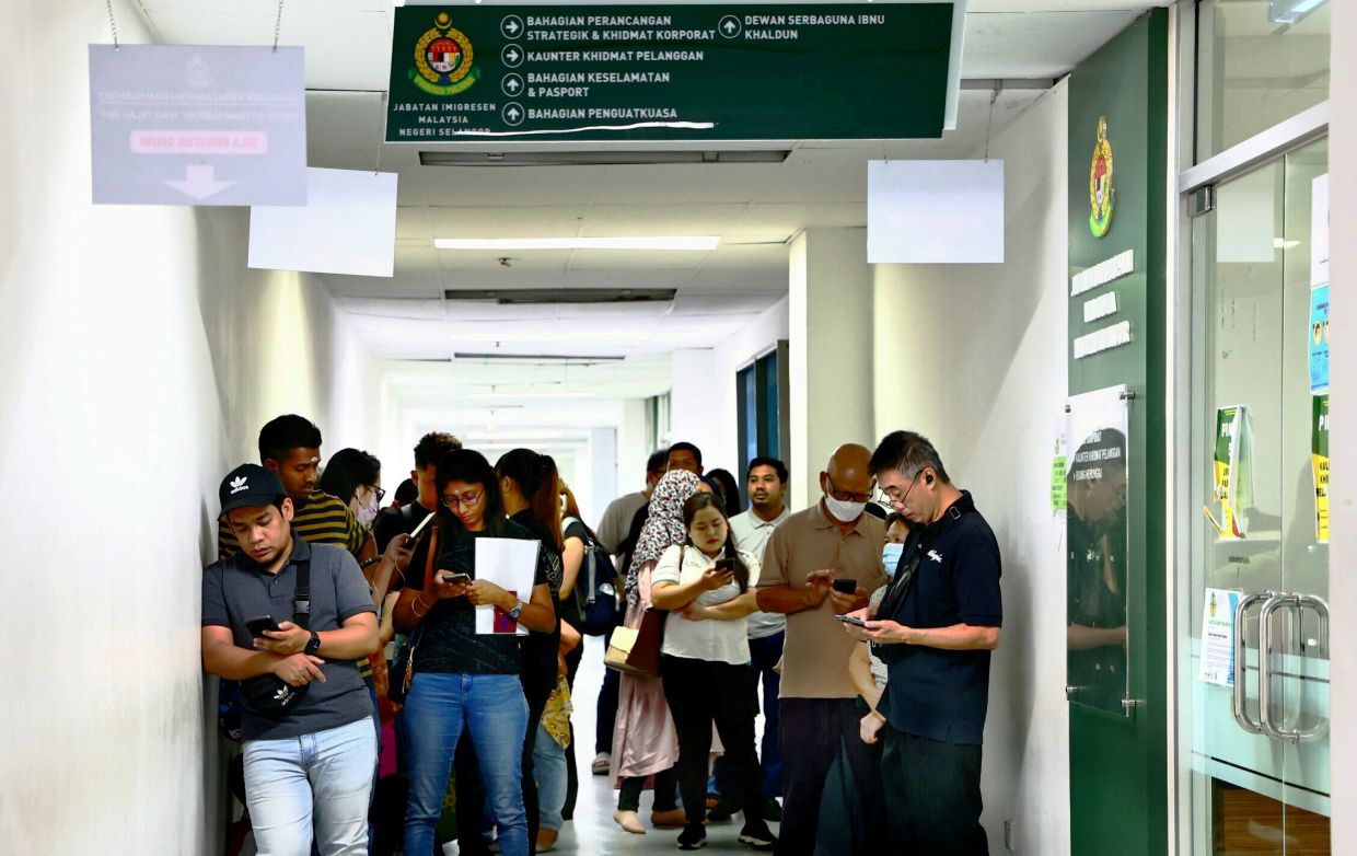 Numbers run out at Shah Alam Immigration office within minutes | The Star