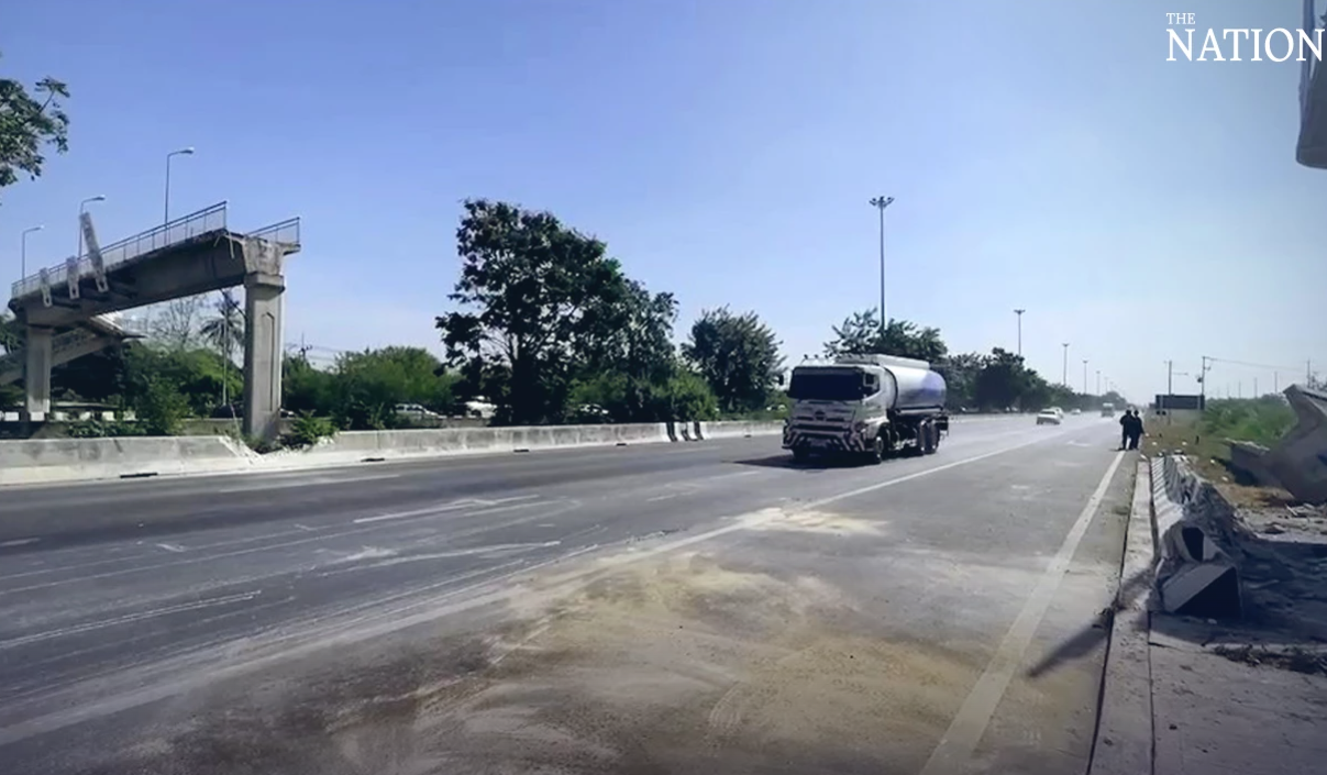 Traffic resumes on Ang Thong’s Asia Highway as officials remove ...