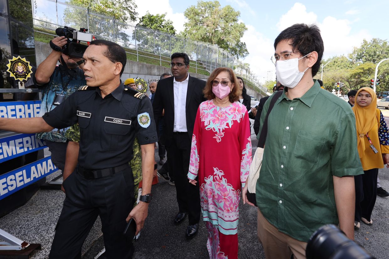 Daim's wife, sons arrive at MACC HQ to answer questions by graftbusters ...