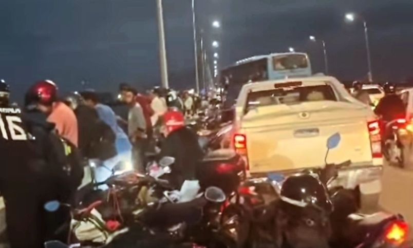 Woman Cop Pushed Me Into The Sea The Star