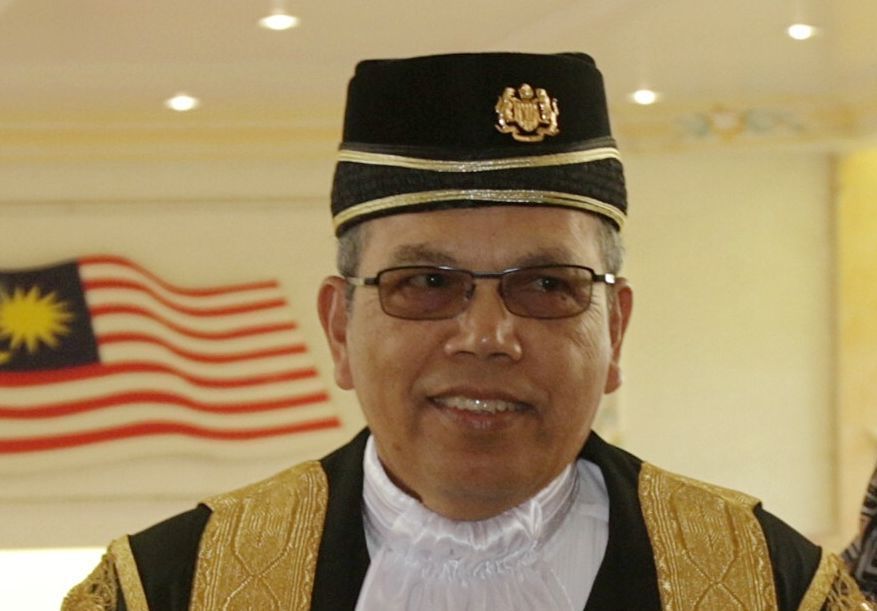 Former Chief Justice Raus admitted as Advocate and Solicitor | The Star