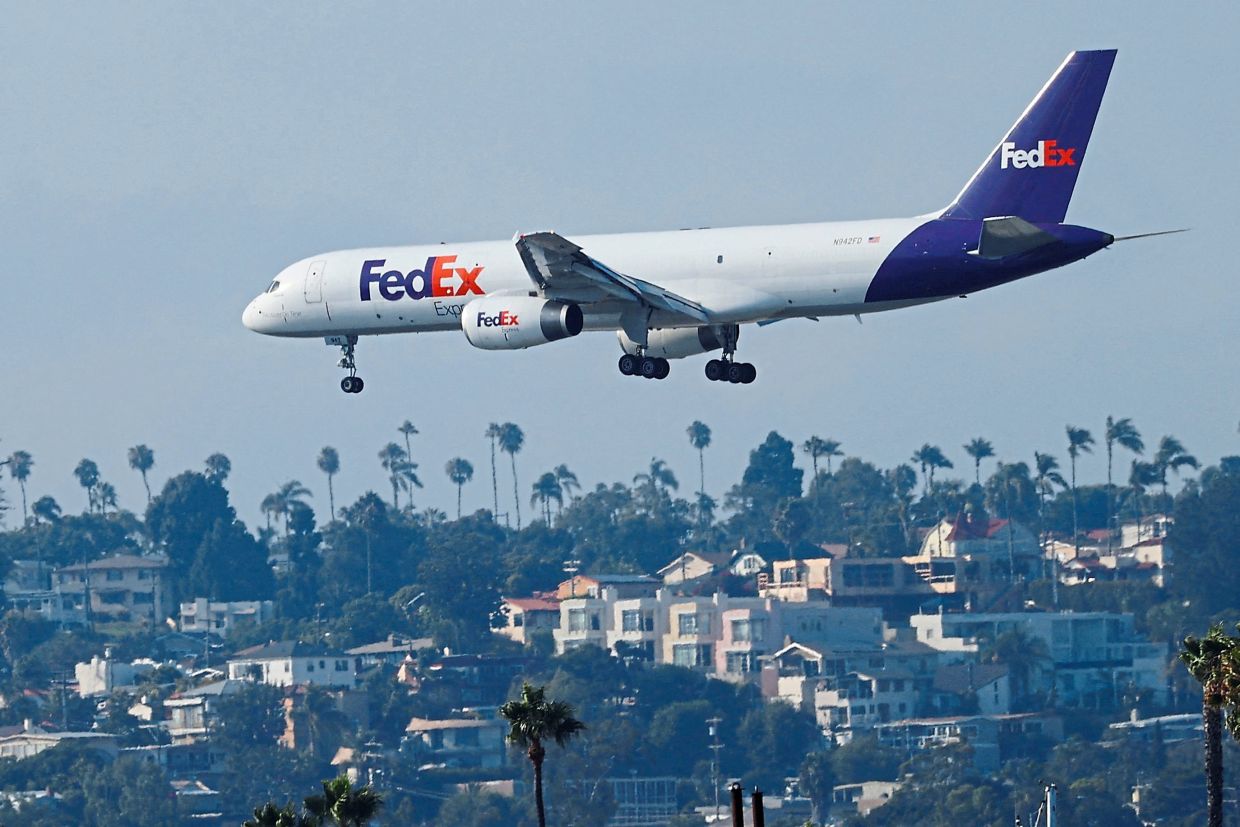 FedEx Express revamp hangs on fate of USPS, pilot talks | The Star