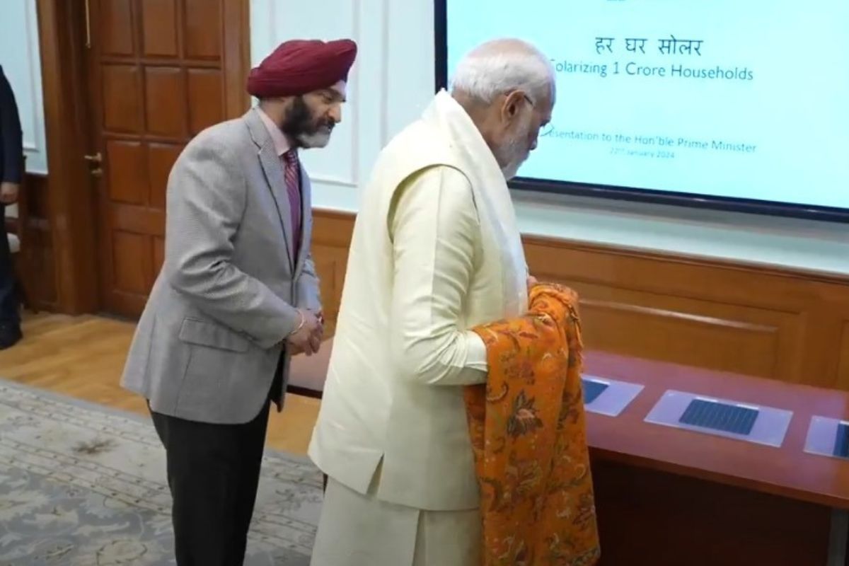 Modi’s big decision: Roof top solar panels on 10 million houses | The Star