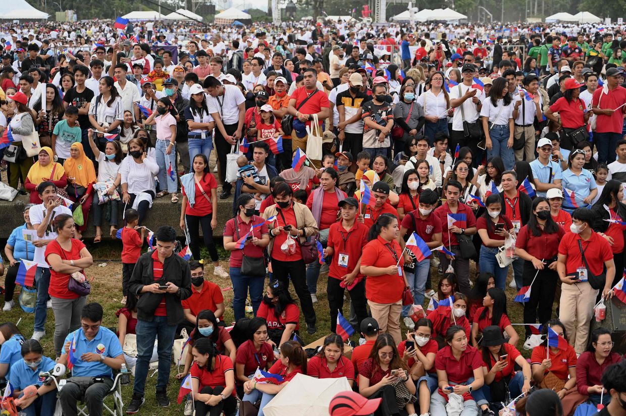Marcos and Duterte supporters rally in Philippines as family rift ...