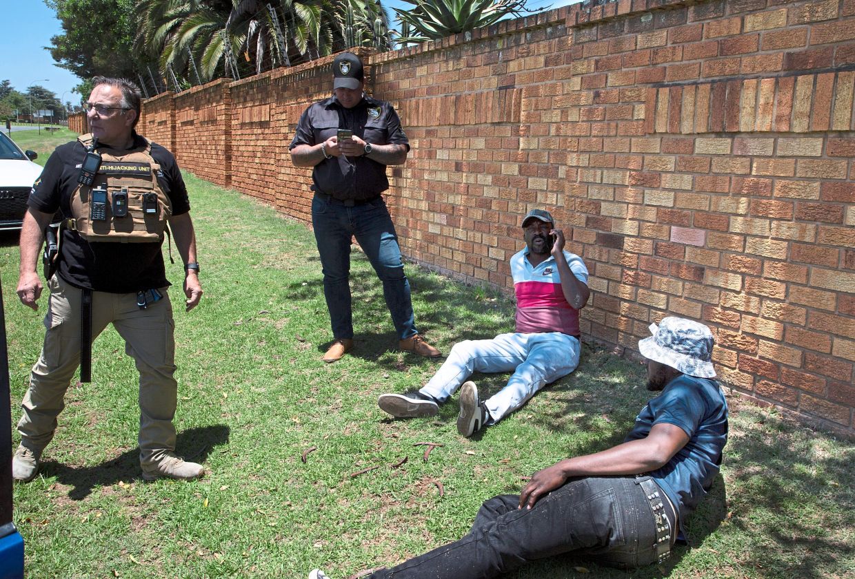 Private forces take up the security slack | The Star