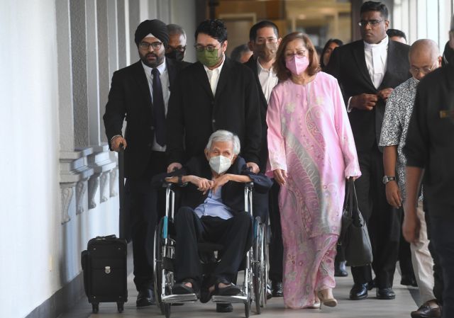 Daim arrives in KL court to face MACC charges | The Star