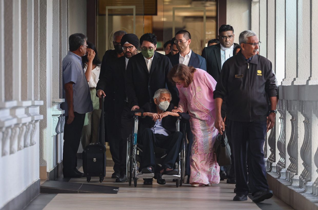 Photo Gallery: Daim in court to face MACC charges | The Star