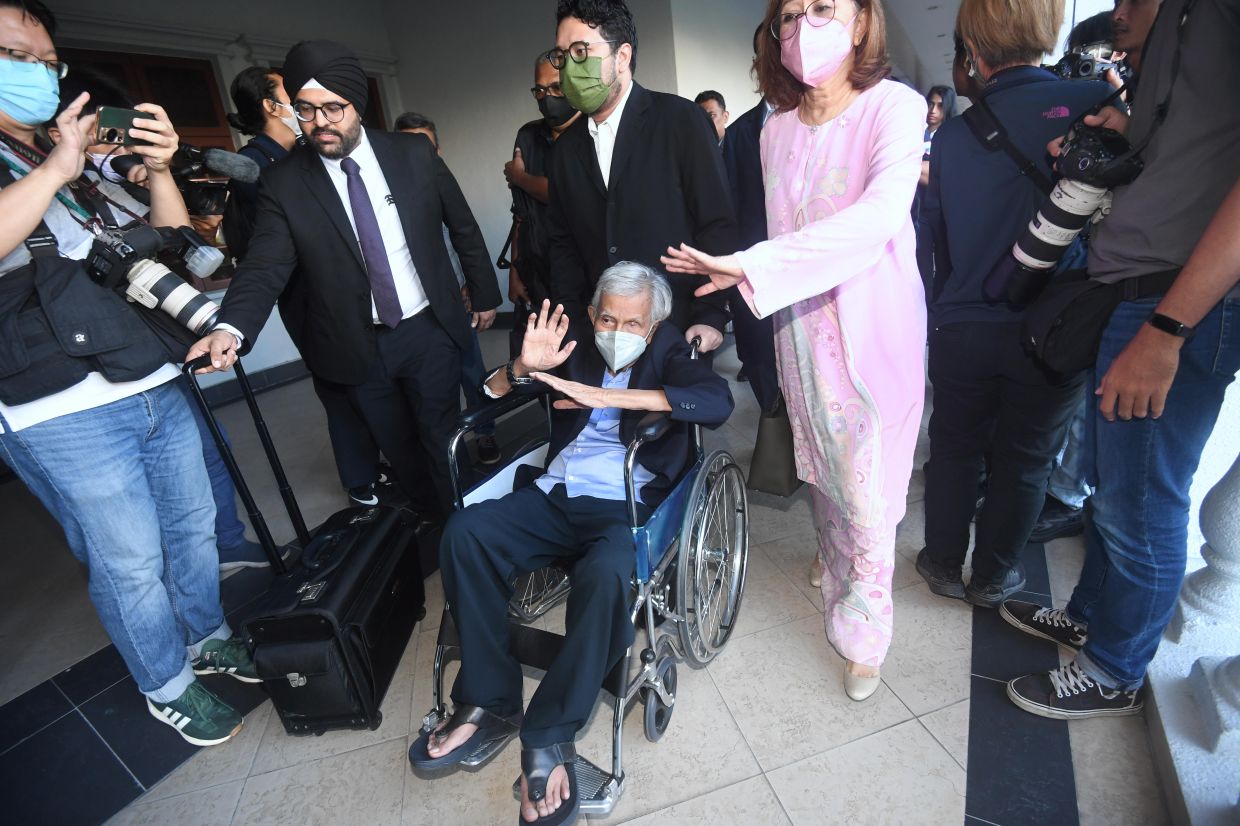Photo Gallery: Daim in court to face MACC charges | The Star