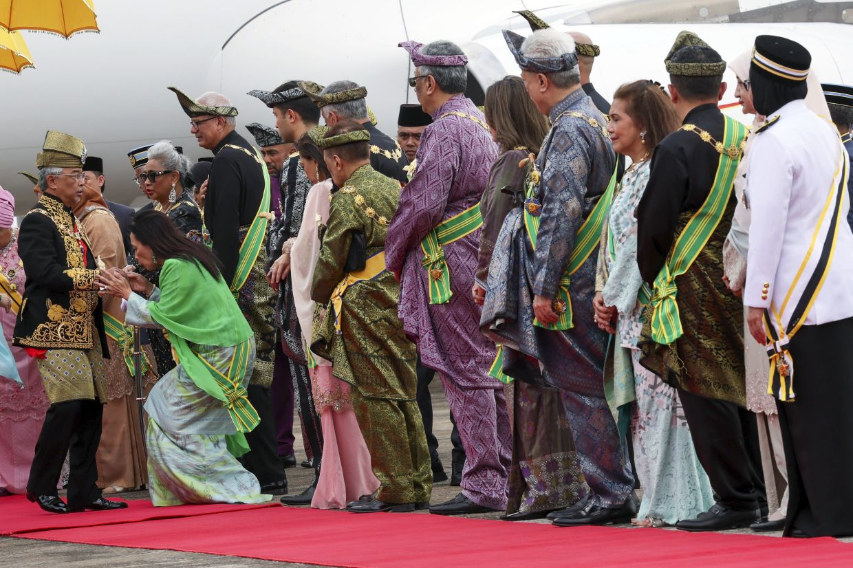 Tens of thousands welcome home Sultan Abdullah, Tunku Azizah | The Star