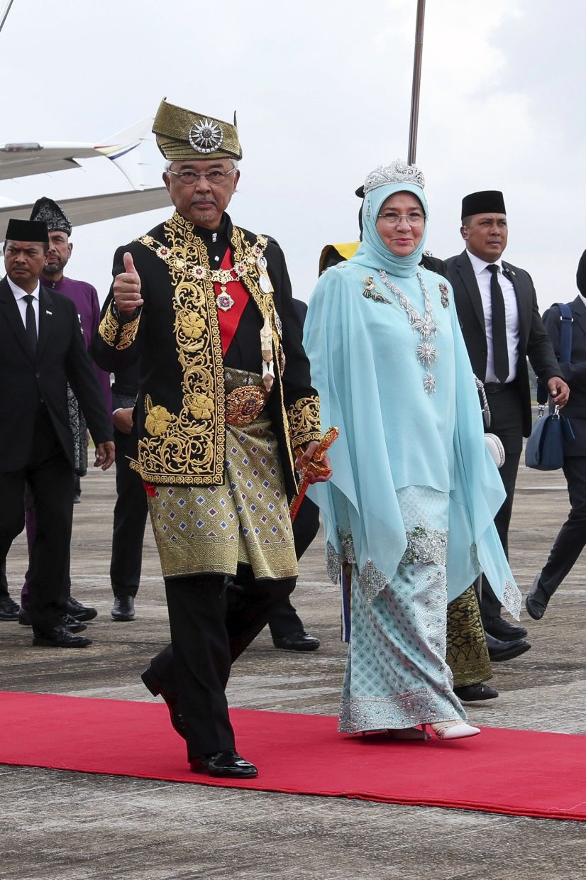 Tens of thousands welcome home Sultan Abdullah, Tunku Azizah | The Star