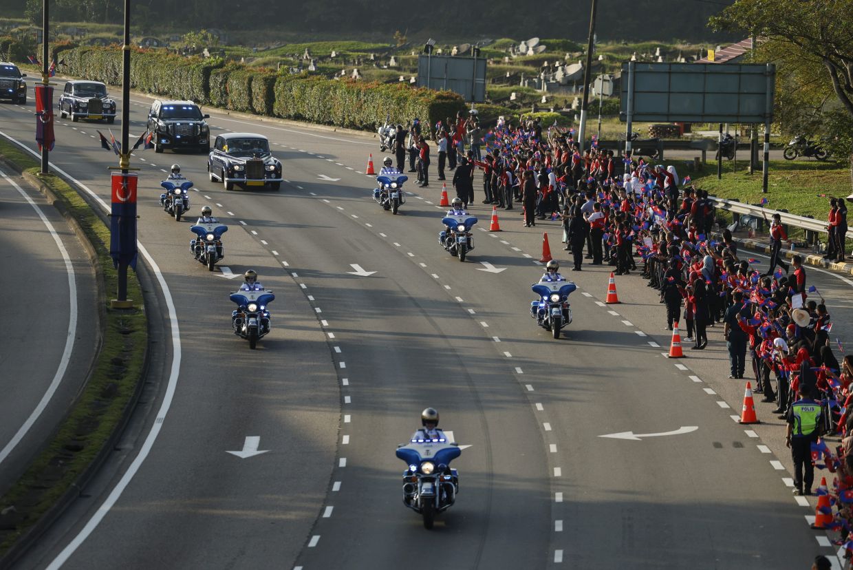 Photo gallery: Johor Ruler embarks on journey to ascend Federal throne ...
