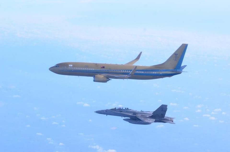 Sultan Ibrahim escorted by two fighter jets during flight before ...