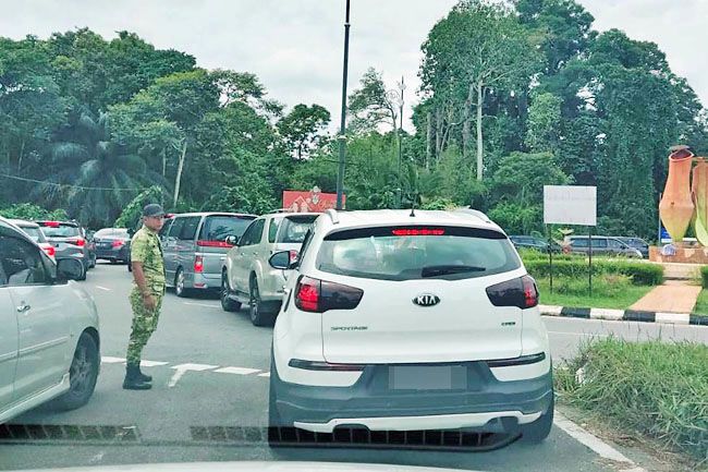 Long queues at borders of Miri and Kota Kinabalu as Bruneians opt for holidays amid long weekend ...