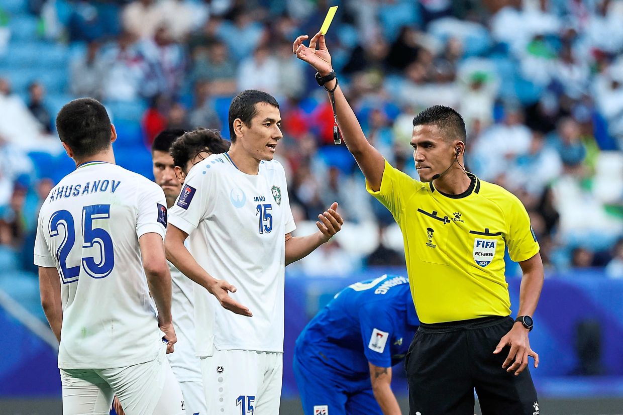 Football: Mohd Nazmi in the running to be 2026 W-Cup ref | The Star