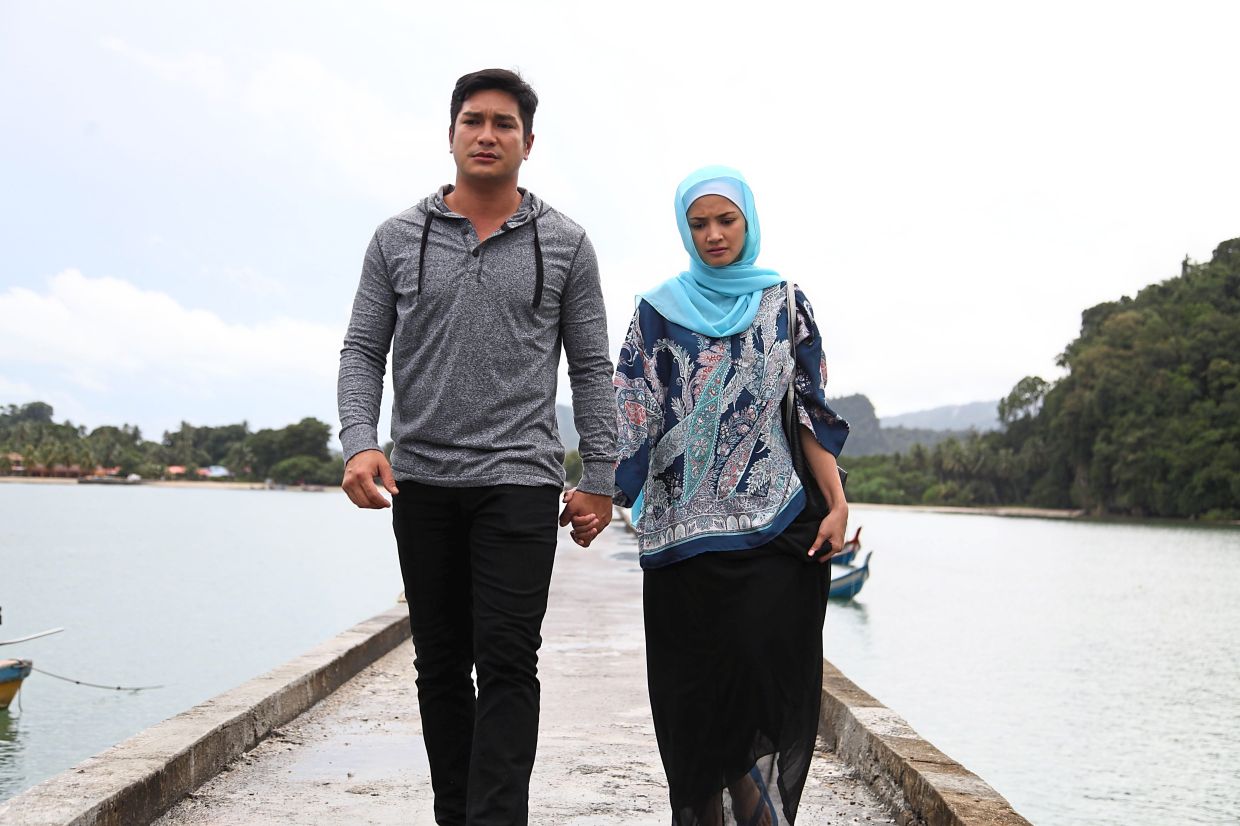 Mixed-race actor Keith Foo enjoys multicultural celebrations with ...