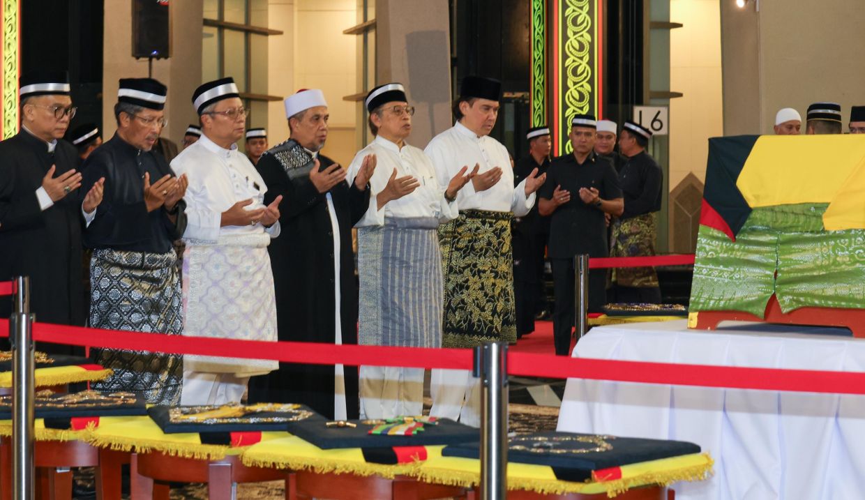 Photo Gallery Sarawakians Pay Tribute To Late Taib At State Funeral The Star