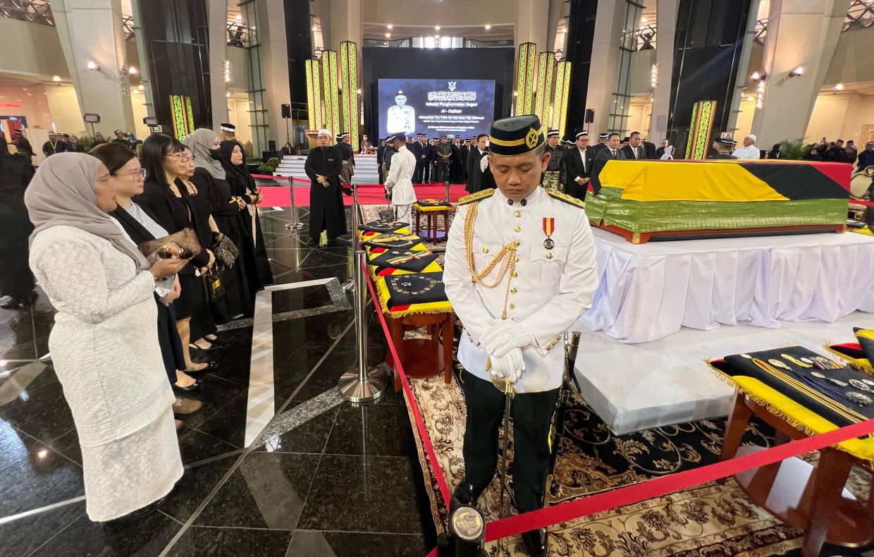 Photo gallery: Sarawakians pay tribute to late Taib at state funeral | The Star