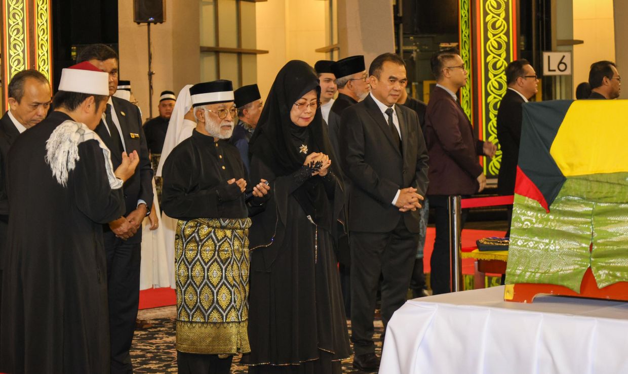 Photo gallery: Sarawakians pay tribute to late Taib at state funeral | The Star