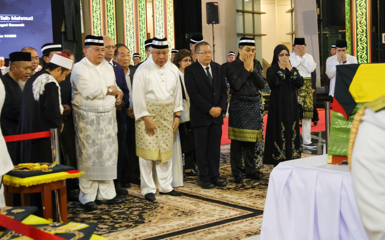 Photo gallery: Sarawakians pay tribute to late Taib at state funeral | The Star