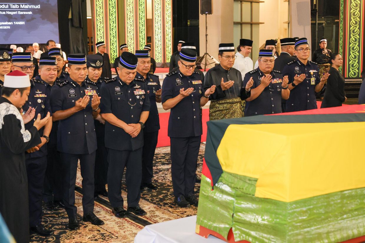 Photo gallery: Sarawakians pay tribute to late Taib at state funeral | The Star