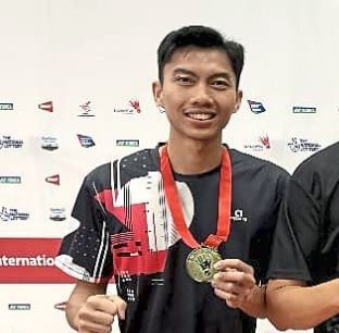 Badminton: Fareez exits worlds quarters, Olympics spot in jeopardy ...