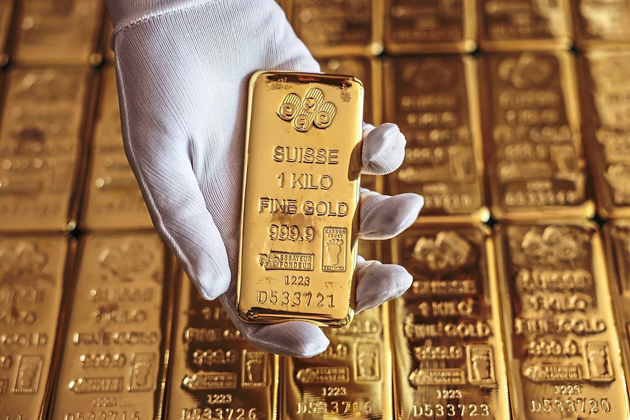 Gold slips from record peak but holds above US$2,100 ahead of Powell ...