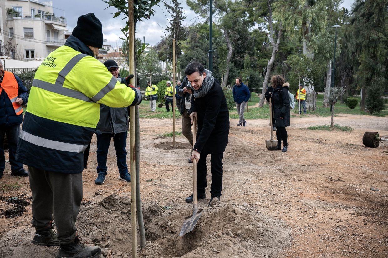 Athens' mayor plans to plant 5,000 trees a year to cool the city down ...