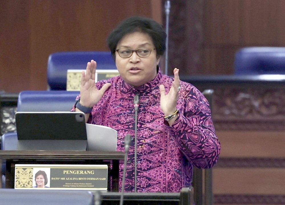 Over 2,000 archaic laws in country require revision, says Azalina | The Star