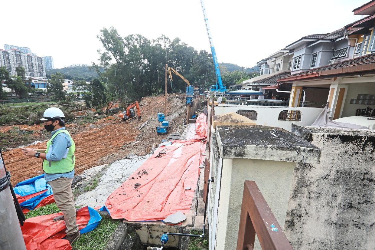 Puchong landslide victims want clearer timeline from MBSJ | The Star