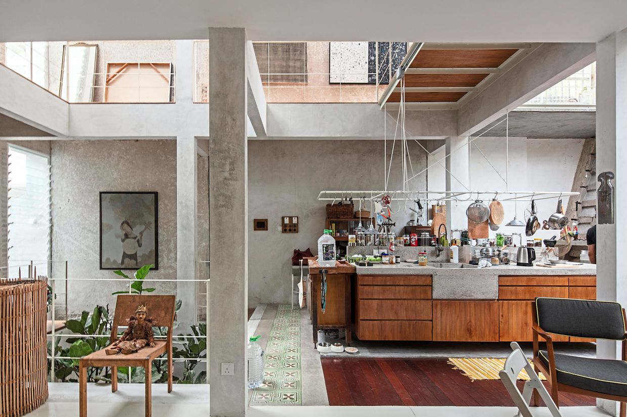 Malaysian architect couple's 2-storey terrace KL house embraces natural ...