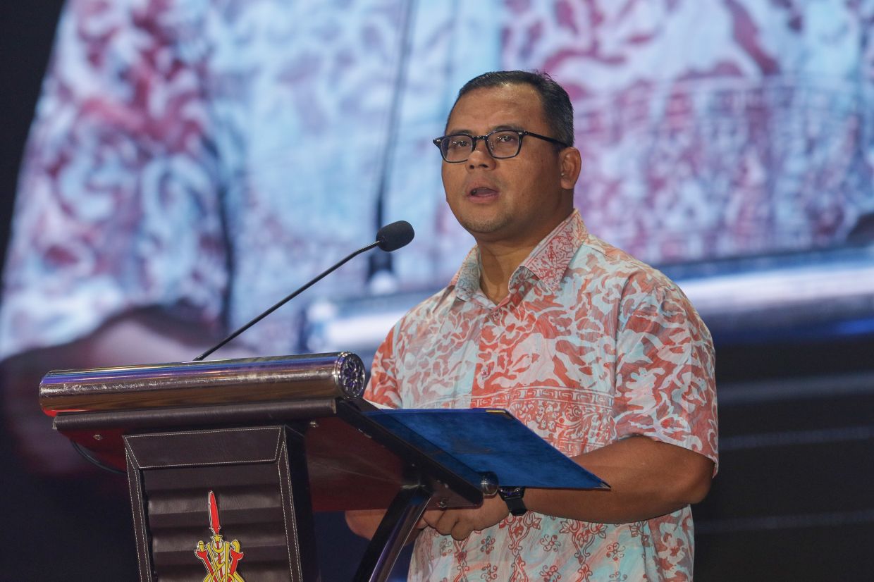 Selangor civil servants to get one-month salary as Raya aid | The Star