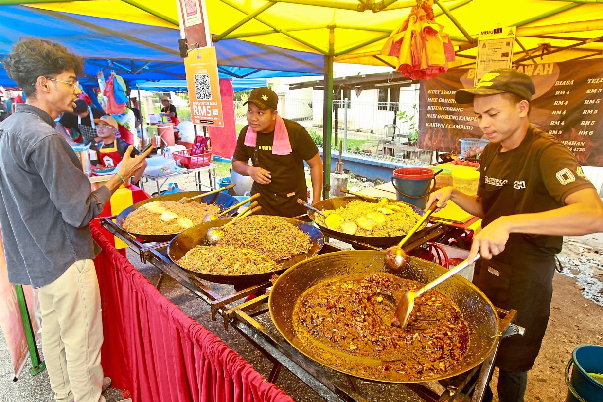 Bazaar pulls in crowd | The Star