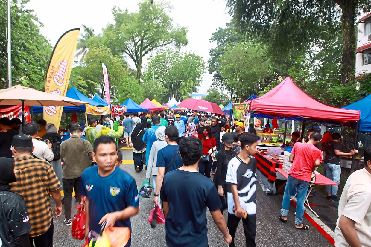 Bazaar pulls in crowd | The Star