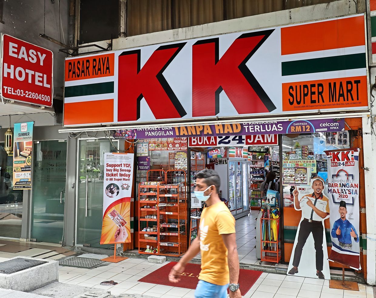 KK Super Mart sues socks vendor for over RM30mil | The Star