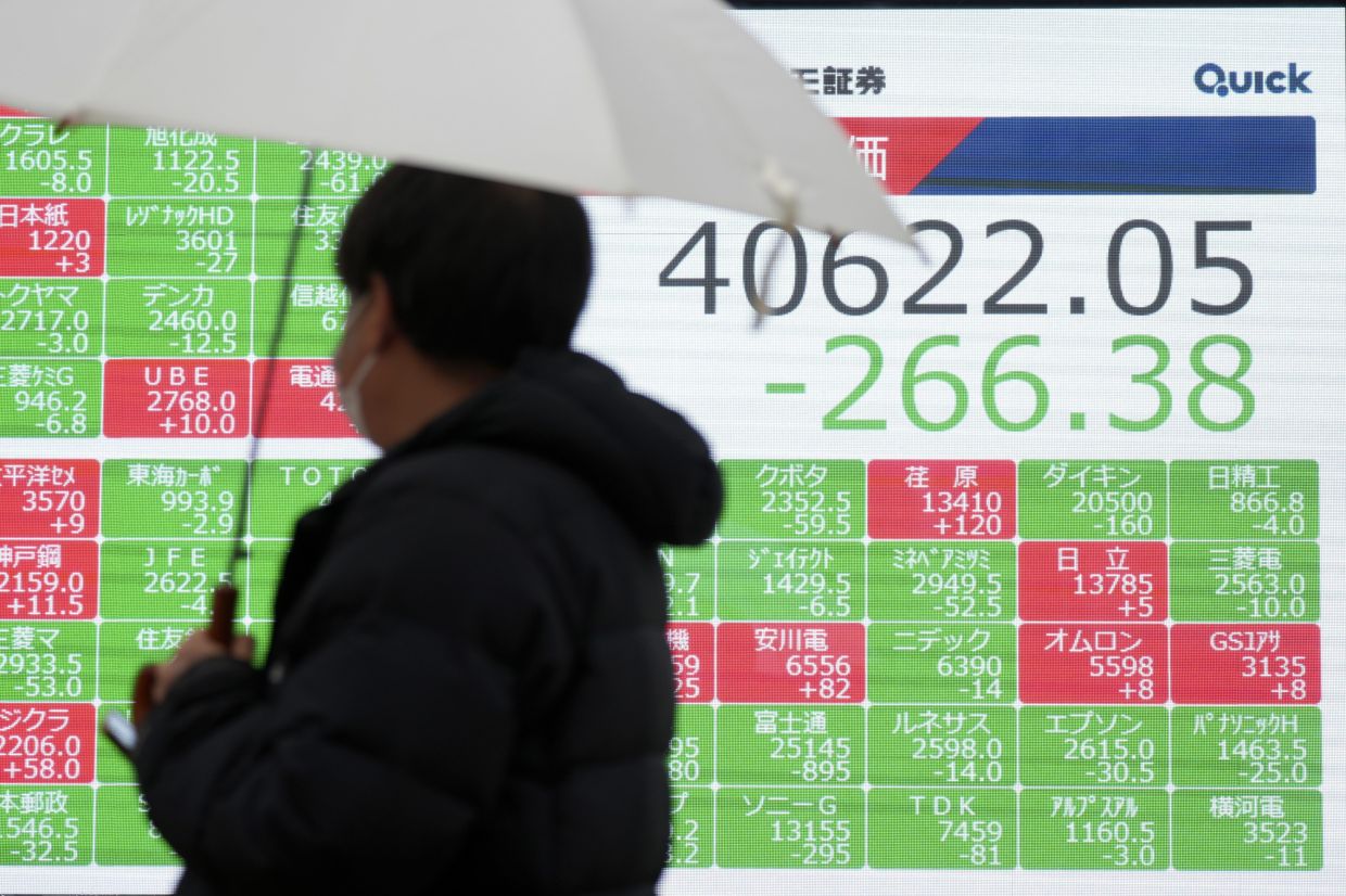 Asian markets fluctuate as traders weigh US rate outlook | The Star